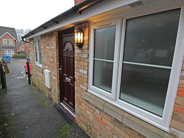 1 bedroom detached house to rent