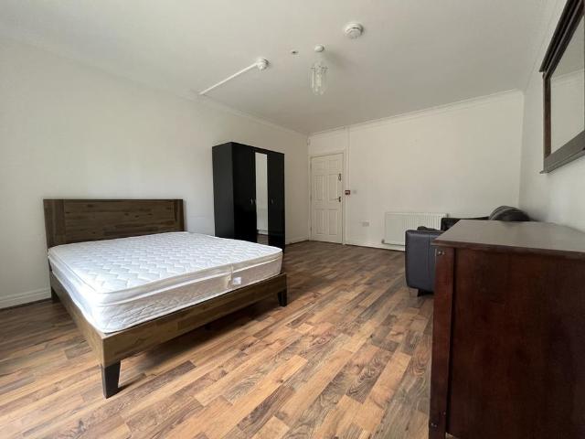 1 bedroom in a house share to rent