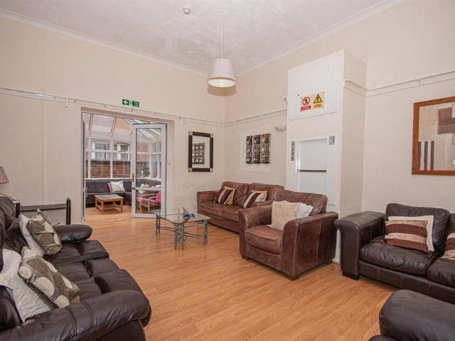 1 bedroom detached house to rent