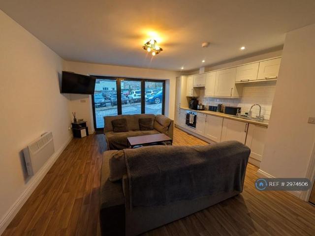 1 bedroom detached house to rent