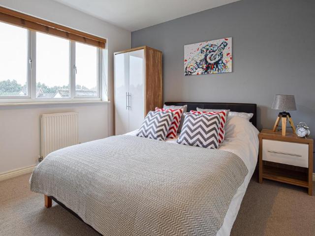 1 bedroom detached house to rent
