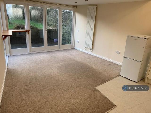 1 bedroom detached house to rent