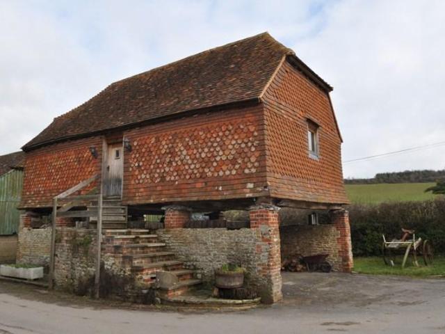 1 bedroom detached house to rent