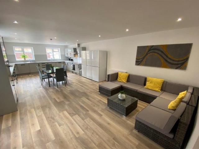 1 bedroom detached house to rent