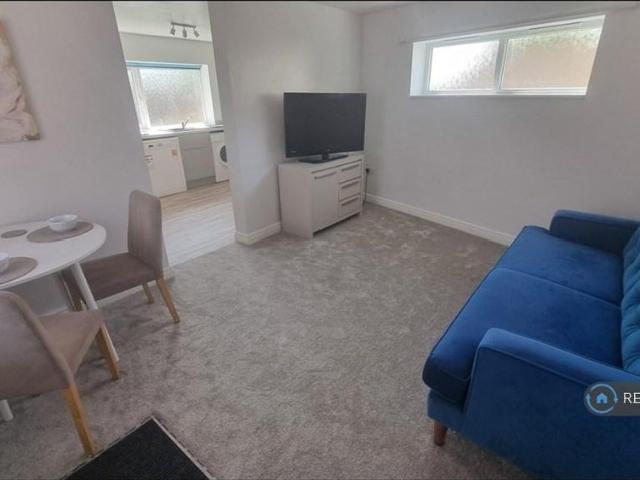 1 bedroom detached house to rent