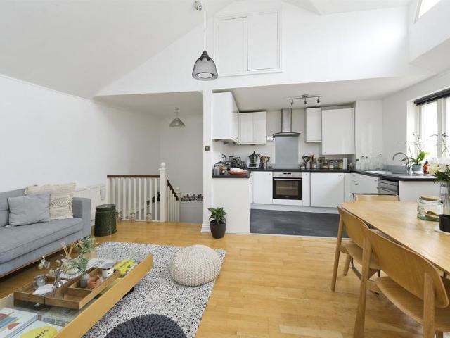 1 bedroom detached house to rent