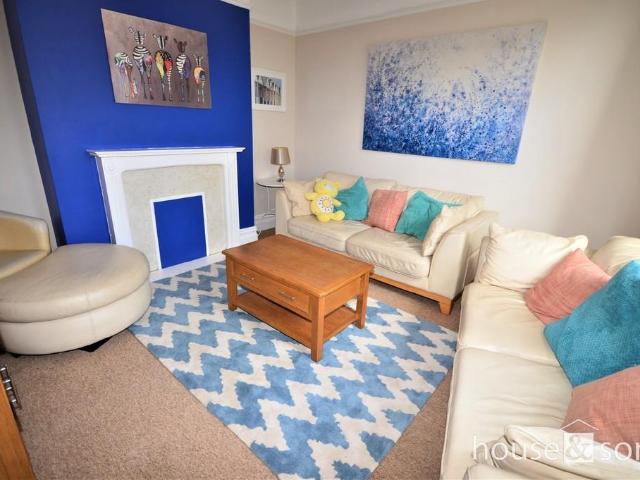 1 bedroom detached house to rent