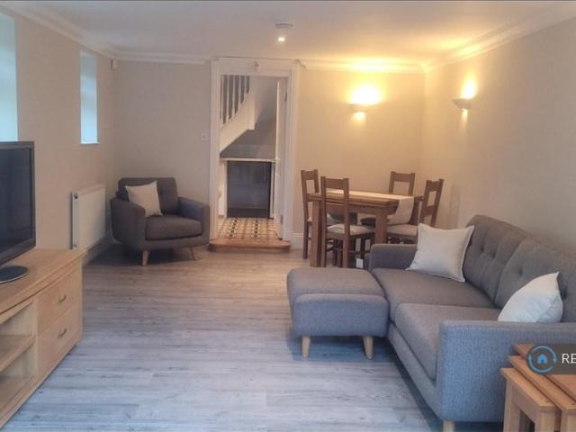 1 bedroom detached house to rent