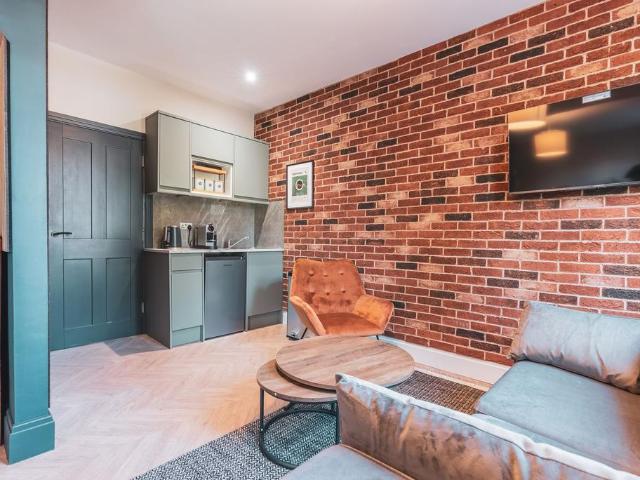1 bedroom detached house to rent