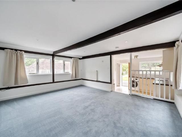 1 bedroom detached house to rent