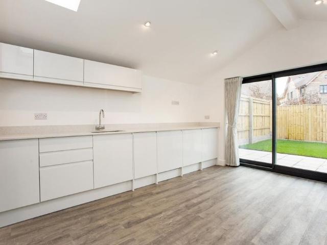 1 bedroom detached house to rent