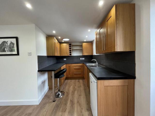 1 bedroom detached house to rent