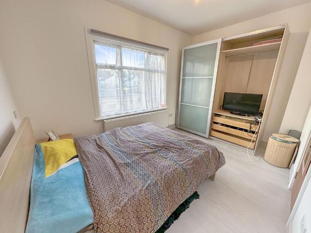 1 bedroom detached house to rent