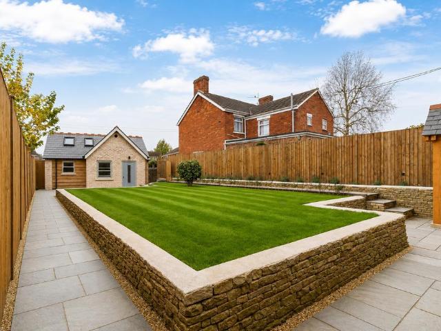 1 bedroom detached house to rent