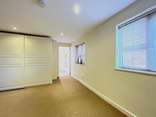 1 bedroom detached house to rent