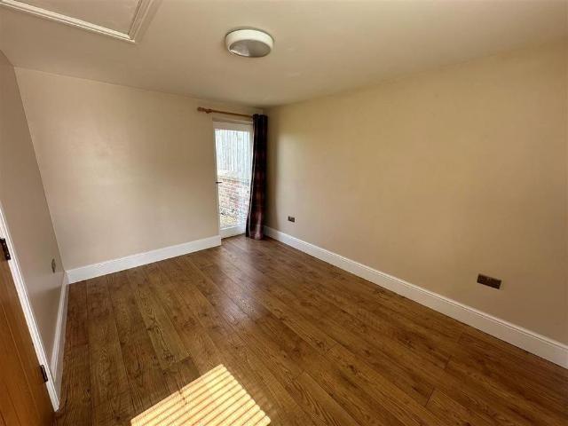 1 bedroom detached house to rent