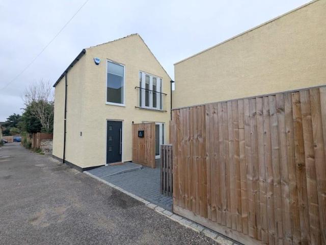 1 bedroom detached house to rent