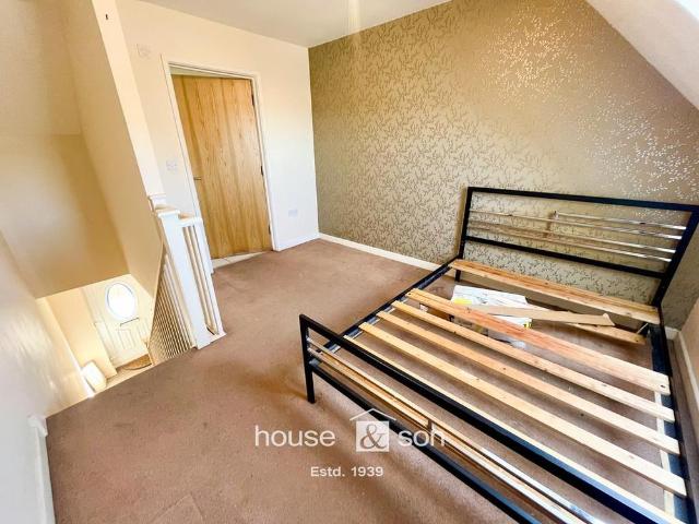 1 bedroom detached house to rent