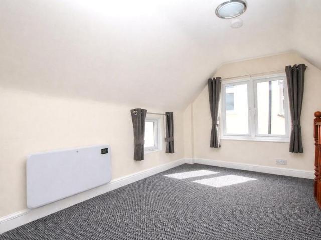 1 bedroom detached house to rent