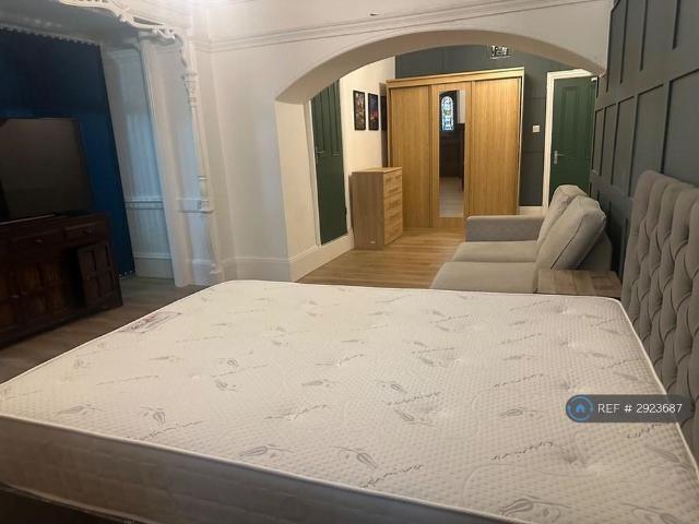 1 bedroom detached house to rent