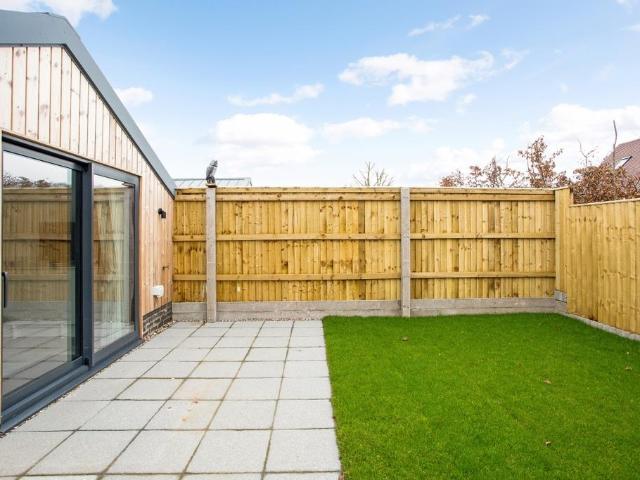 1 bedroom detached house to rent