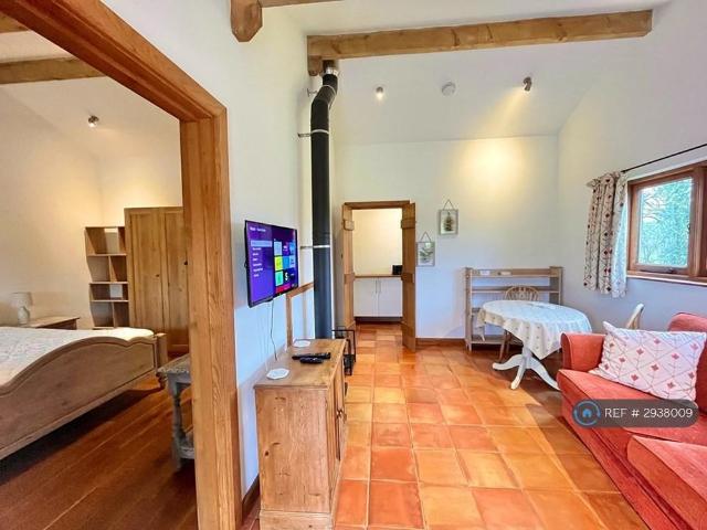 1 bedroom detached house to rent