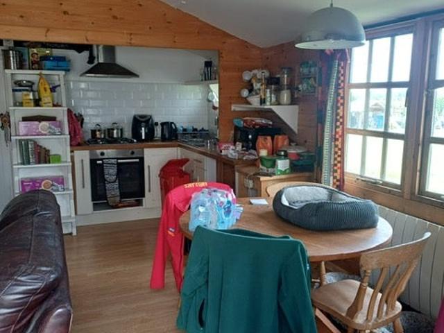 1 bedroom detached lodge with all bills included