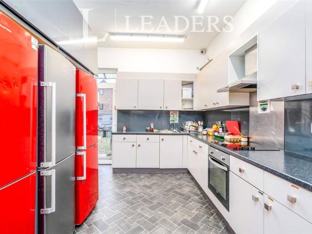 1 bedroom detached to rent Stratford Road, Watford, Hertfordshire, WD17