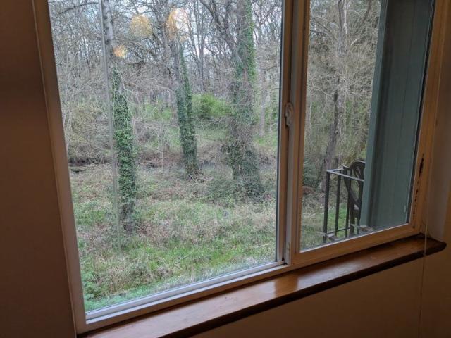 1 Bedroom Directly Behind Bush Pasture Park By Dow
