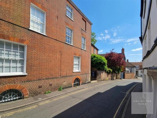 1 bedroom duplex to rent
