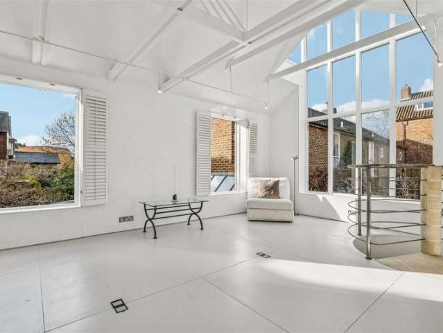 1 Bedroom End Of Terrace House