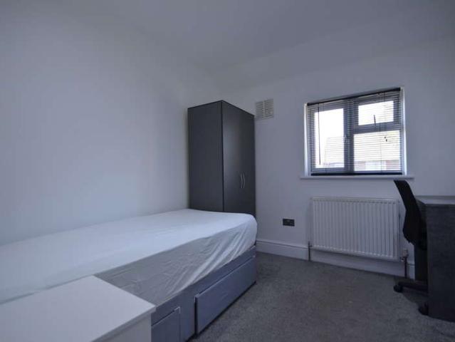 1 Bedroom End Of Terrace House