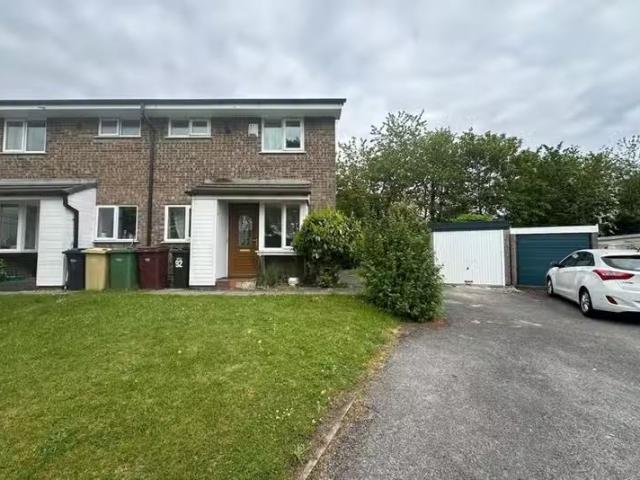 1 bedroom end of terrace house for rent in 92 New Drake Green.