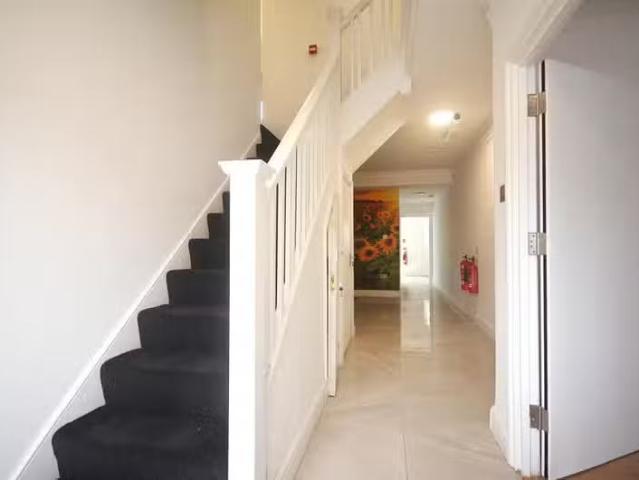 1 bedroom end of terrace house for rent in Crownfield Avenue.