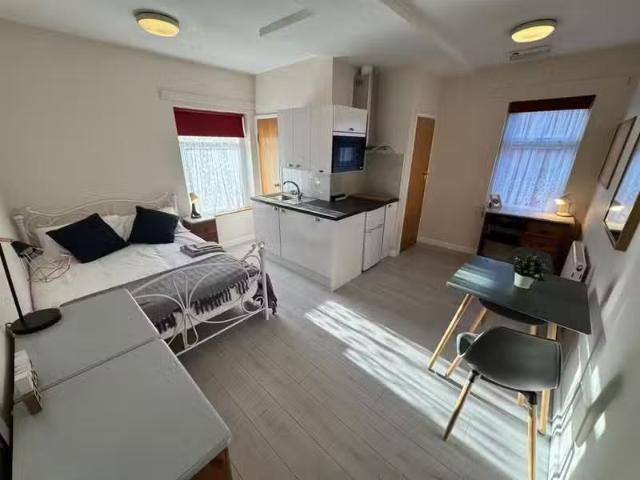 1 bedroom end of terrace house for rent in Ensuite 4, Britanni.