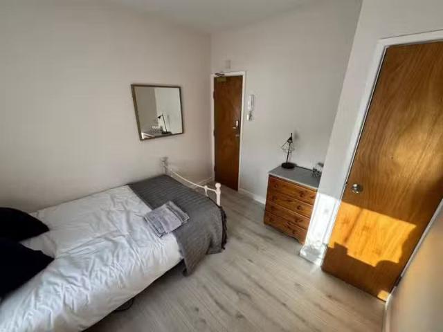 1 bedroom end of terrace house for rent in Ensuite 5, Britanni.