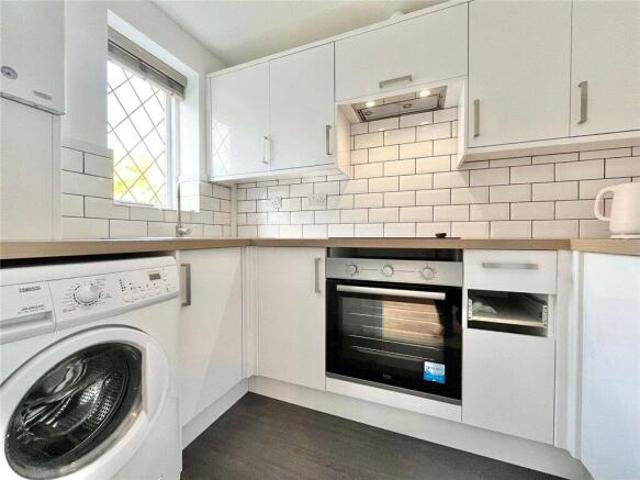 1 bedroom end of terrace house for rent in Hawthorn Close, Cranford, TW5