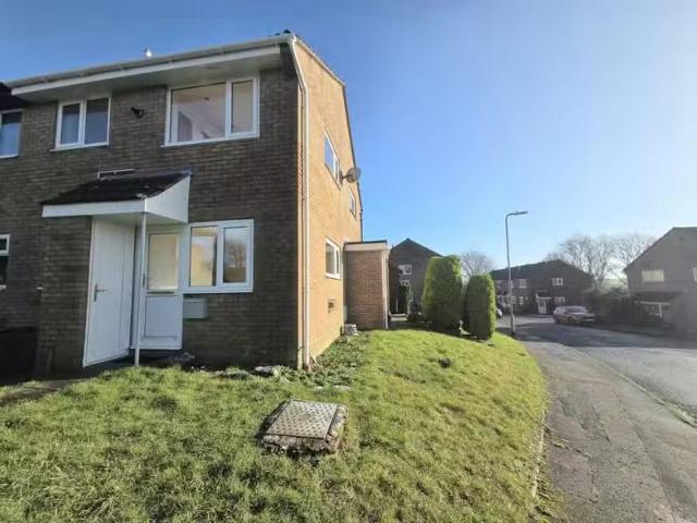 1 bedroom end of terrace house for rent in hazeldene avenue cf.