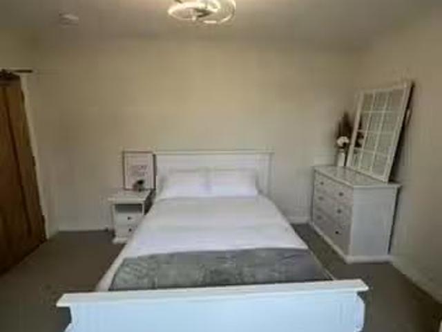 1 bedroom end of terrace house for rent in Oberon Avenue, Bris.