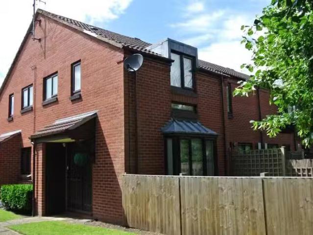 1 bedroom end of terrace house for rent in Spring Pool, Warwic.