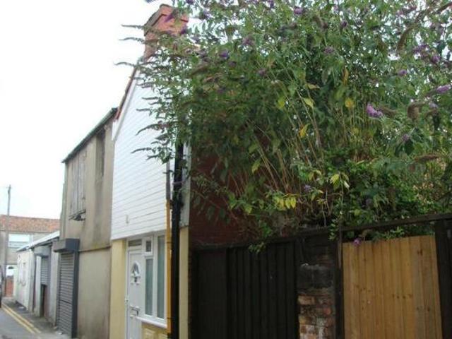 1 Bedroom End Of Terrace House For Rent In Weston super mare