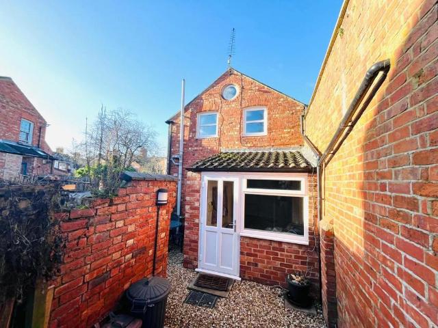1 bedroom end of terrace house for sale