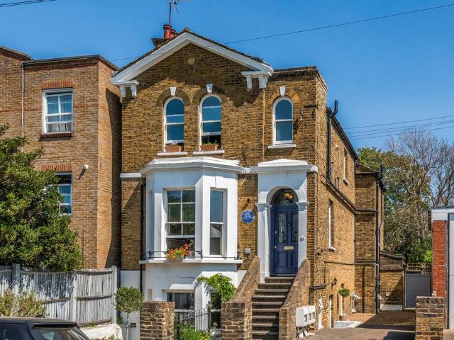 1 bedroom end of terrace house for sale
