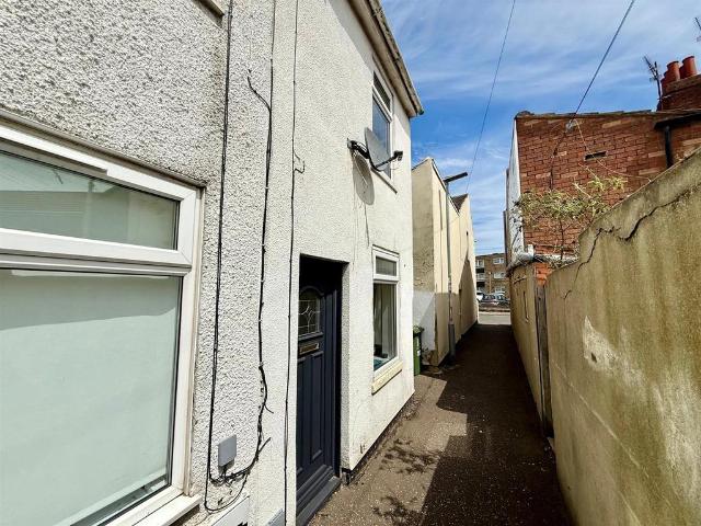 1 bedroom end of terrace house for sale