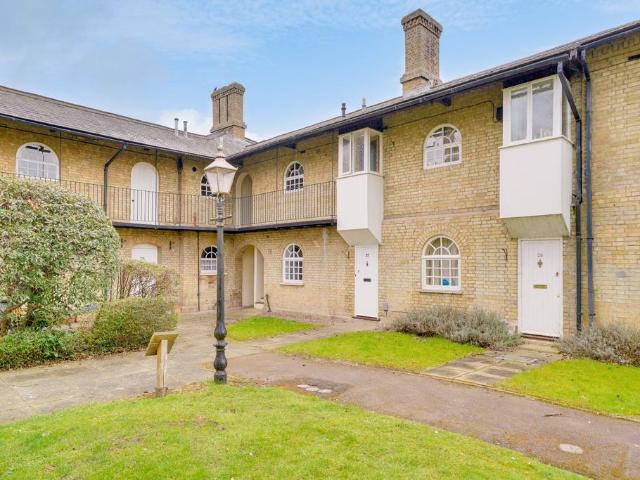 1 bedroom end of terrace house for sale