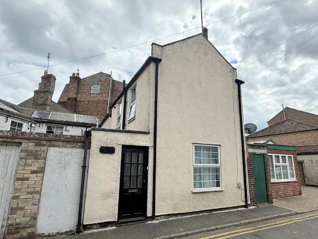 1 bedroom end of terrace house for sale