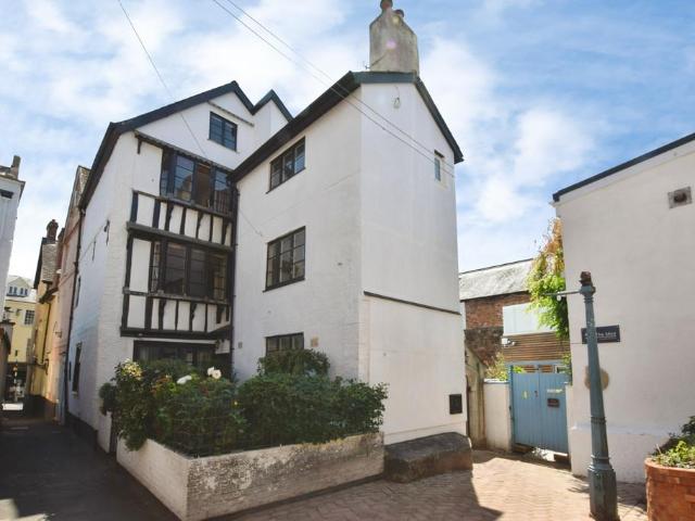 1 bedroom end of terrace house for sale