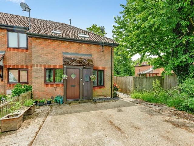 1 bedroom end of terrace house for sale