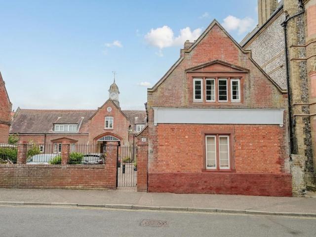 1 bedroom end of terrace house for sale