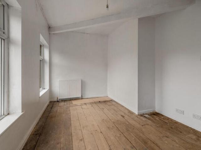 1 bedroom end of terrace house for sale in Batley Street, Moldgreen, HD5